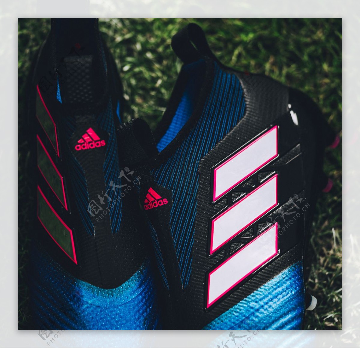 ADIDAS顶级足球鞋宣传广告图片素材-编号22897061-图行天下